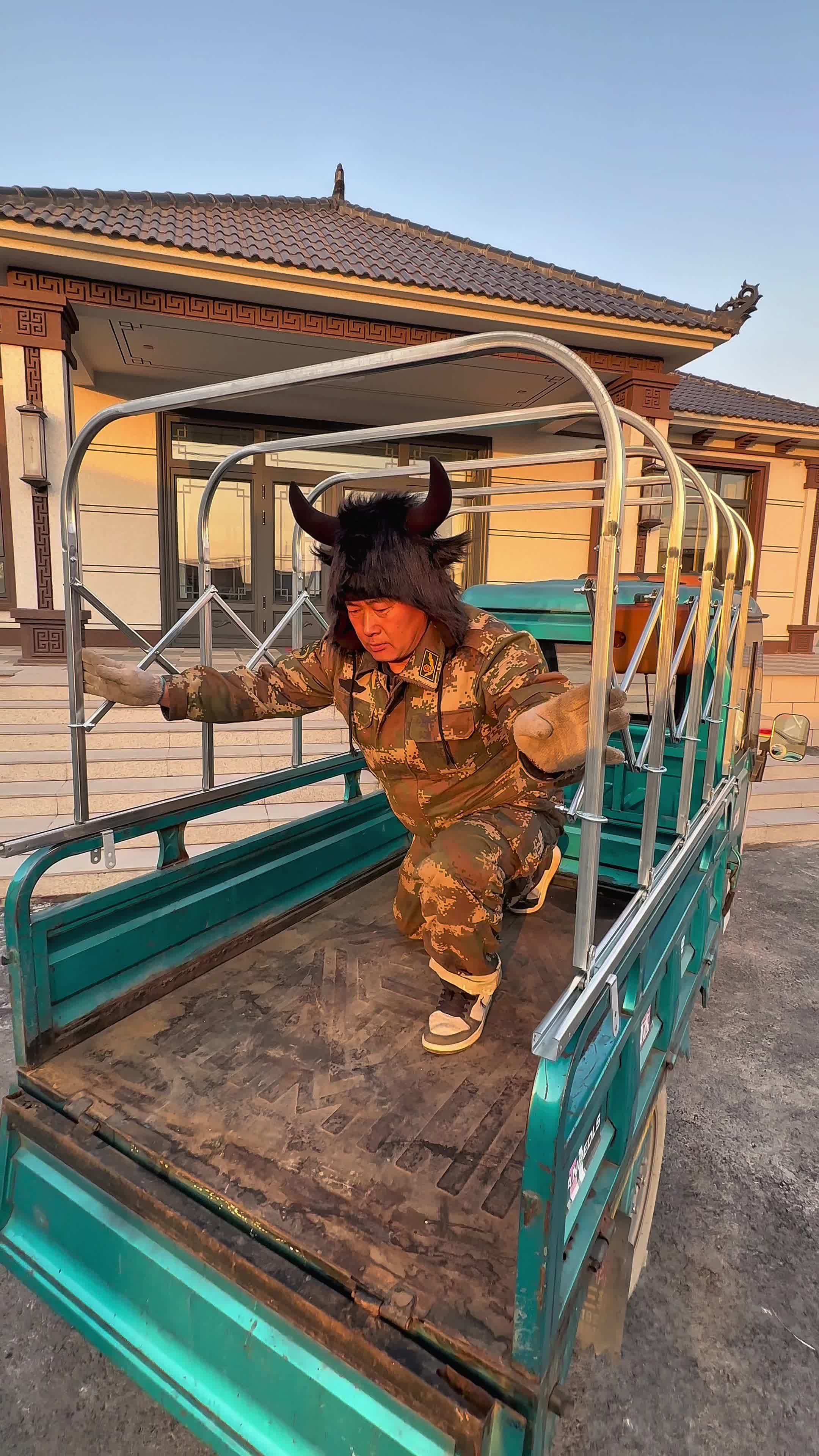 你看,电动三轮车也能安装伸缩推拉雨棚,#电动车维修 #改装 #推拉雨棚 ...