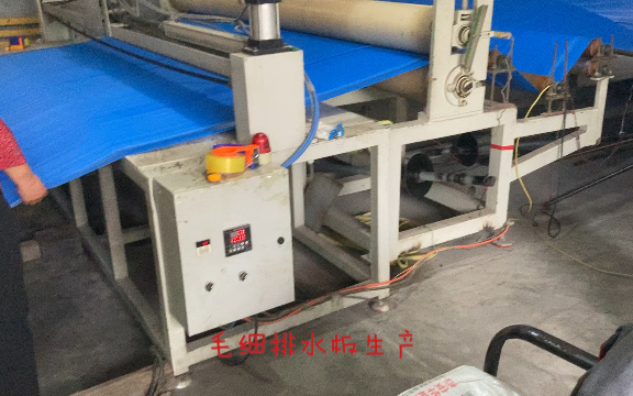 毛细排水板生产中