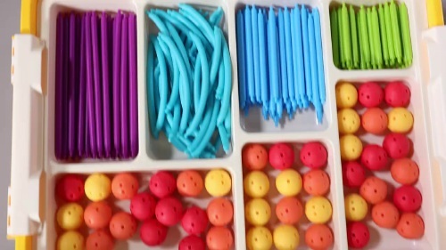 孩子们疯玩几何拼图,乐趣与智慧两不误!