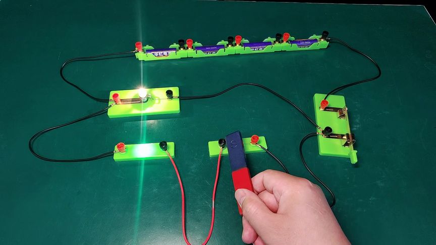 把磁体靠近,发光二极管就会发光?什么物理原理? 这种实验器材