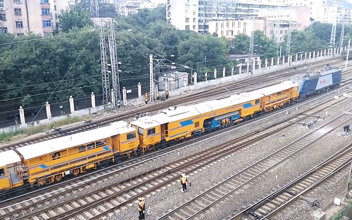【中国铁路】HXD3牵引特殊车辆减速经过宝鸡站