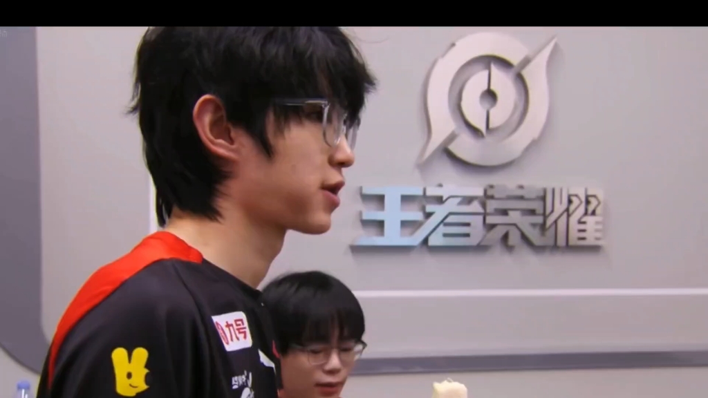 评论席对一诺的夸赞不绝于口,观众们听的也是不绝于耳…哈哈哈哈哈!...