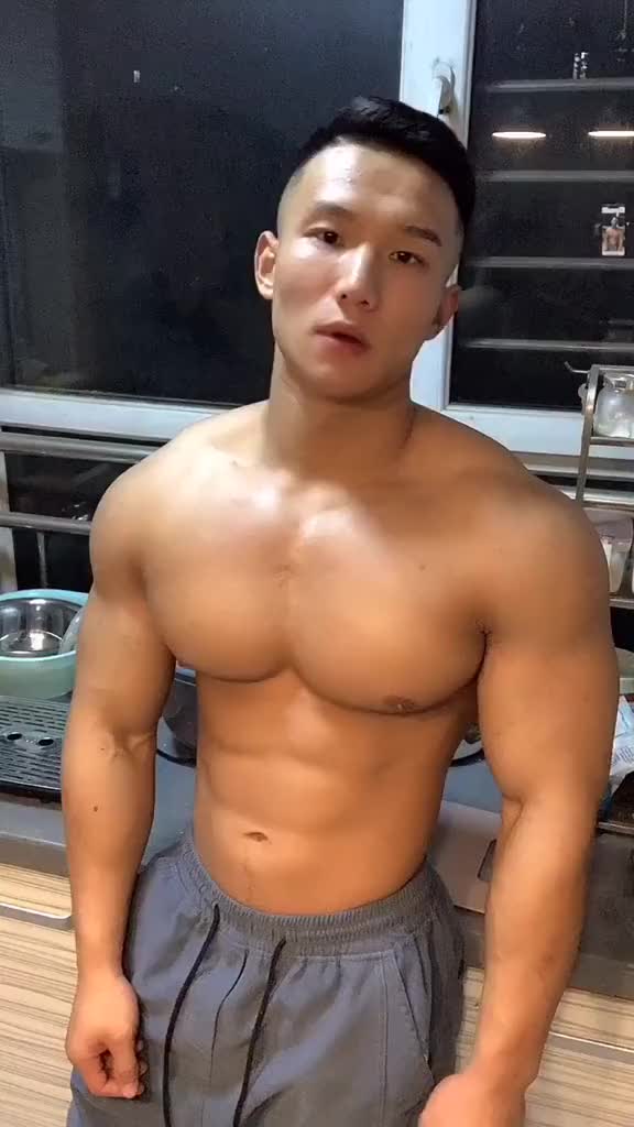 男人的胸肌有什么作用?为了提醒女人