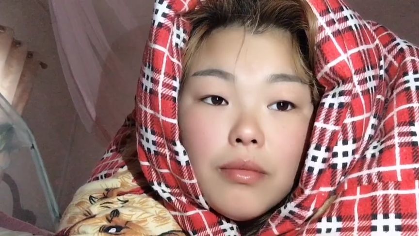 下雨天躲在被窝里找工作 不料58同城很多骗子 高薪全是假的 无奈