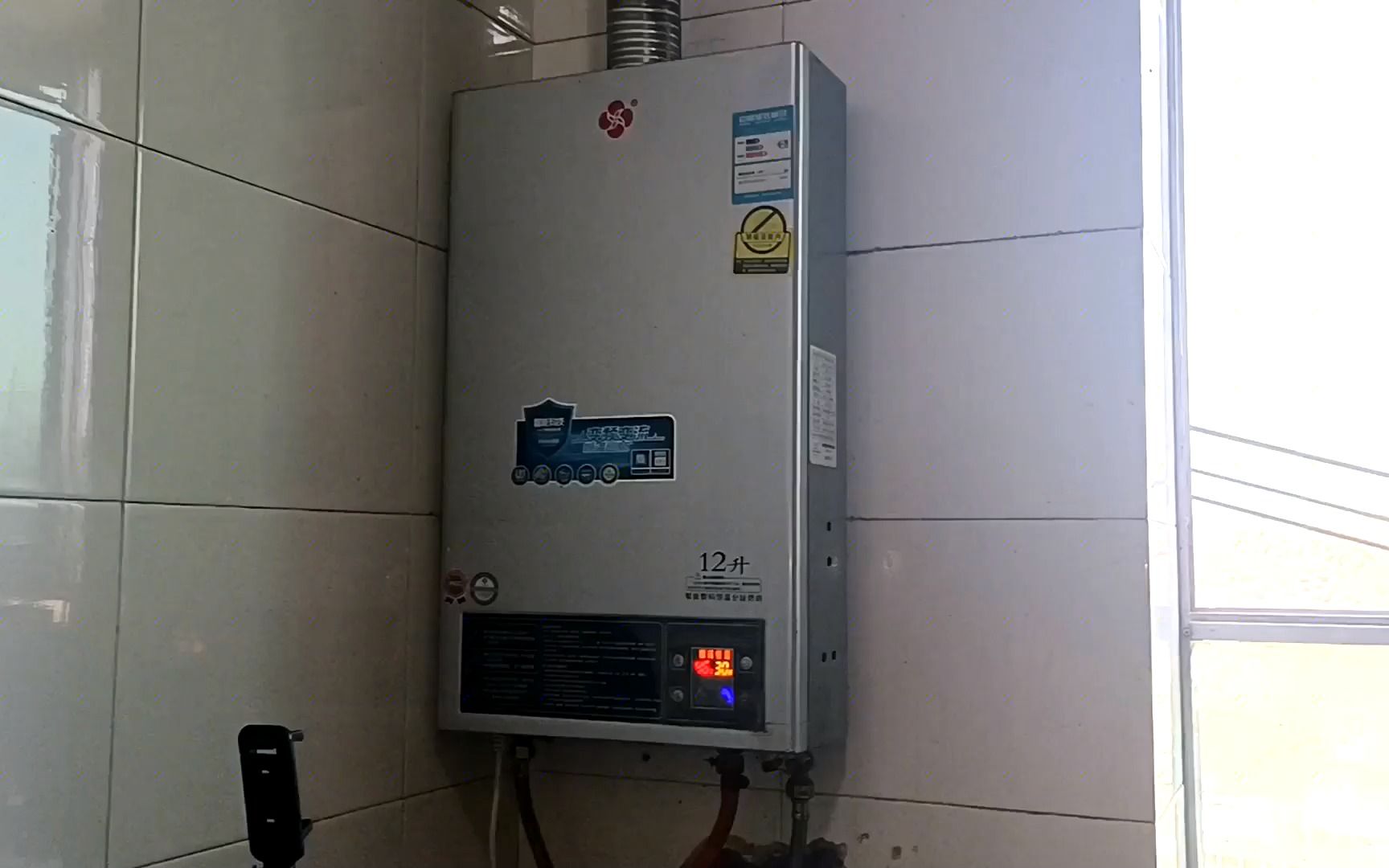 热水器没反应、也不显示故障代码,两种方法找出原因,详细维修