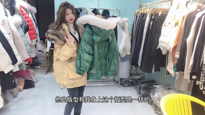 短款羽绒服,搭配牛仔裤,简单洋气又保暖
