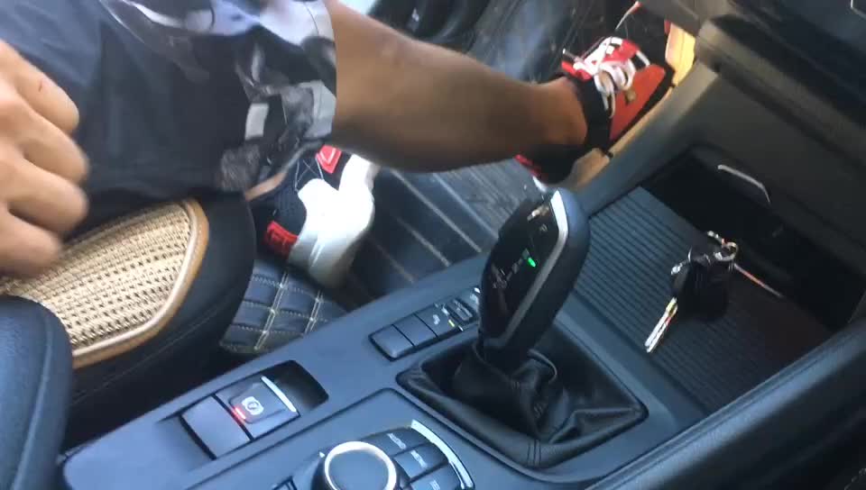 宝马x1电子档头上车,效果可以的!