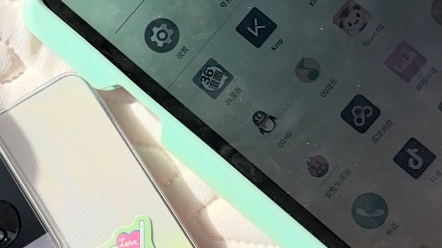 TCL40nxtpaper播放视频,对比TCL S8全反射屏平板电脑