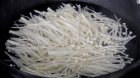 金针菇的营养很高, 怎样做才是最有营养价值的呢, 今天就来试一下