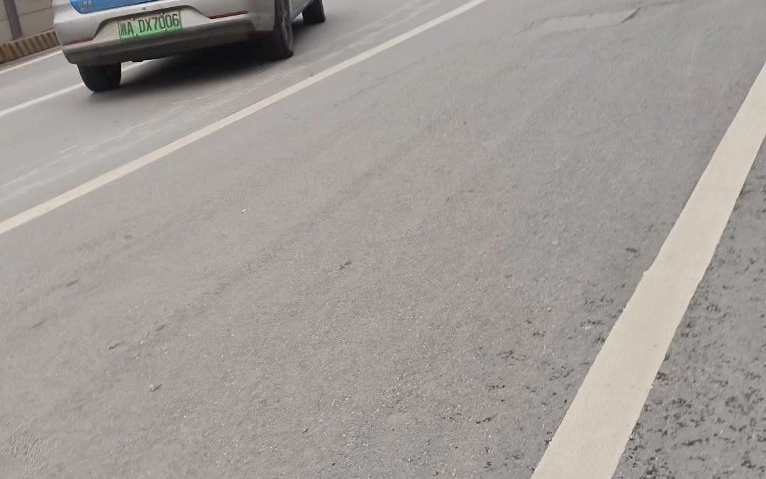 ...依赖顾客,受到委屈时自残似的挖出真心去争辩,换来的是那么认真干嘛?