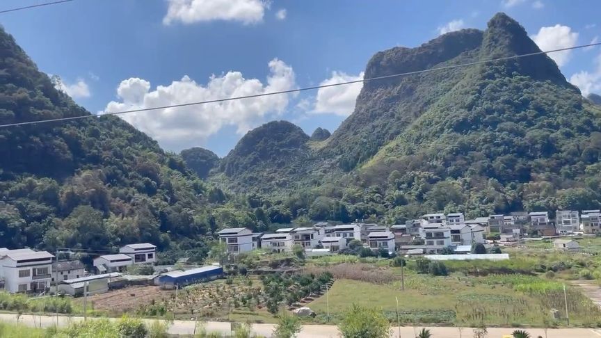 火车到达桂林阳朔是这样的景象