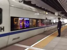 广珠城轨CRH1广州南~珠海的动车在广州南站发车