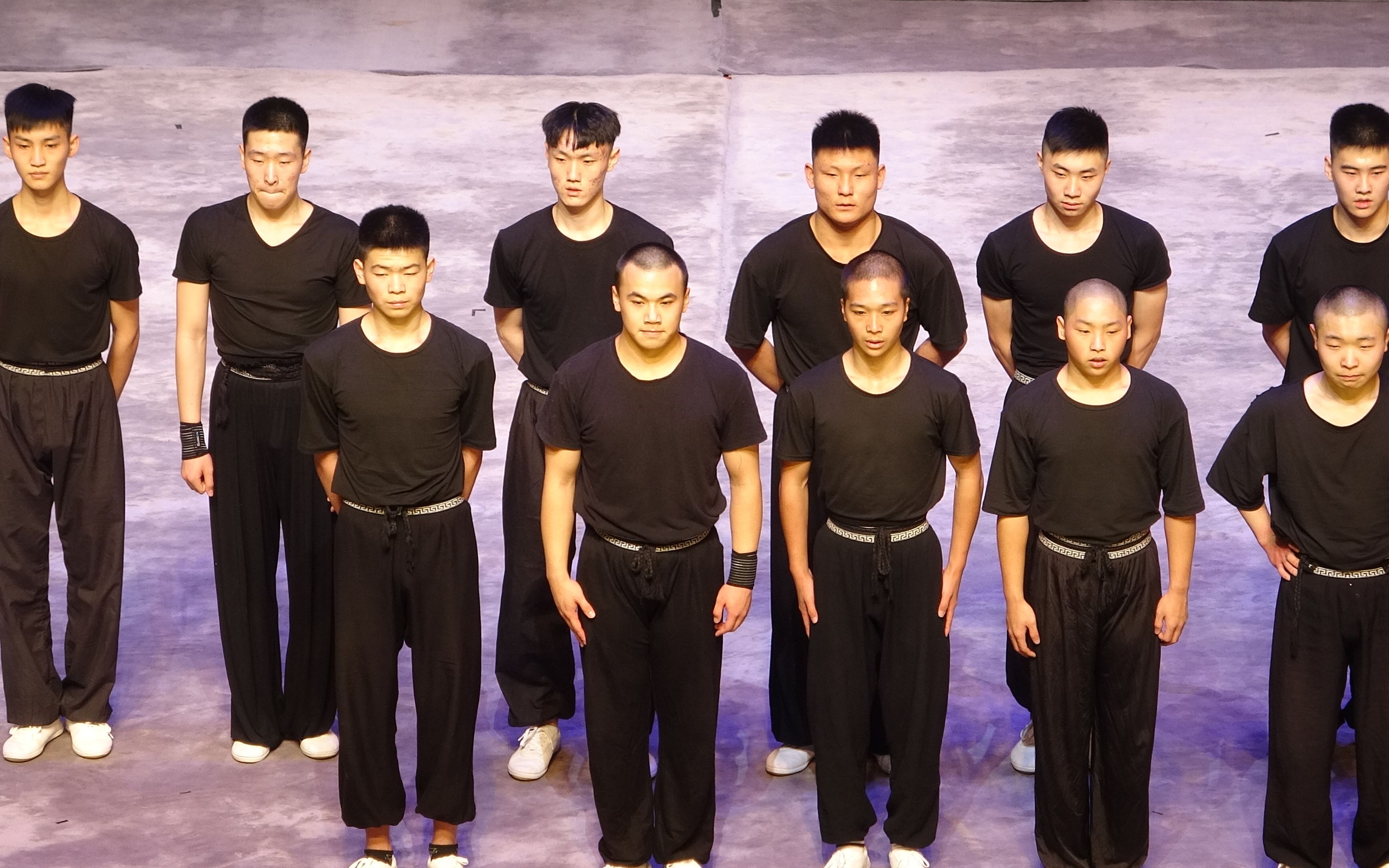 ...传统剧目展演-上海戏剧学院附属戏曲学校表演-京剧毯子功教学展示