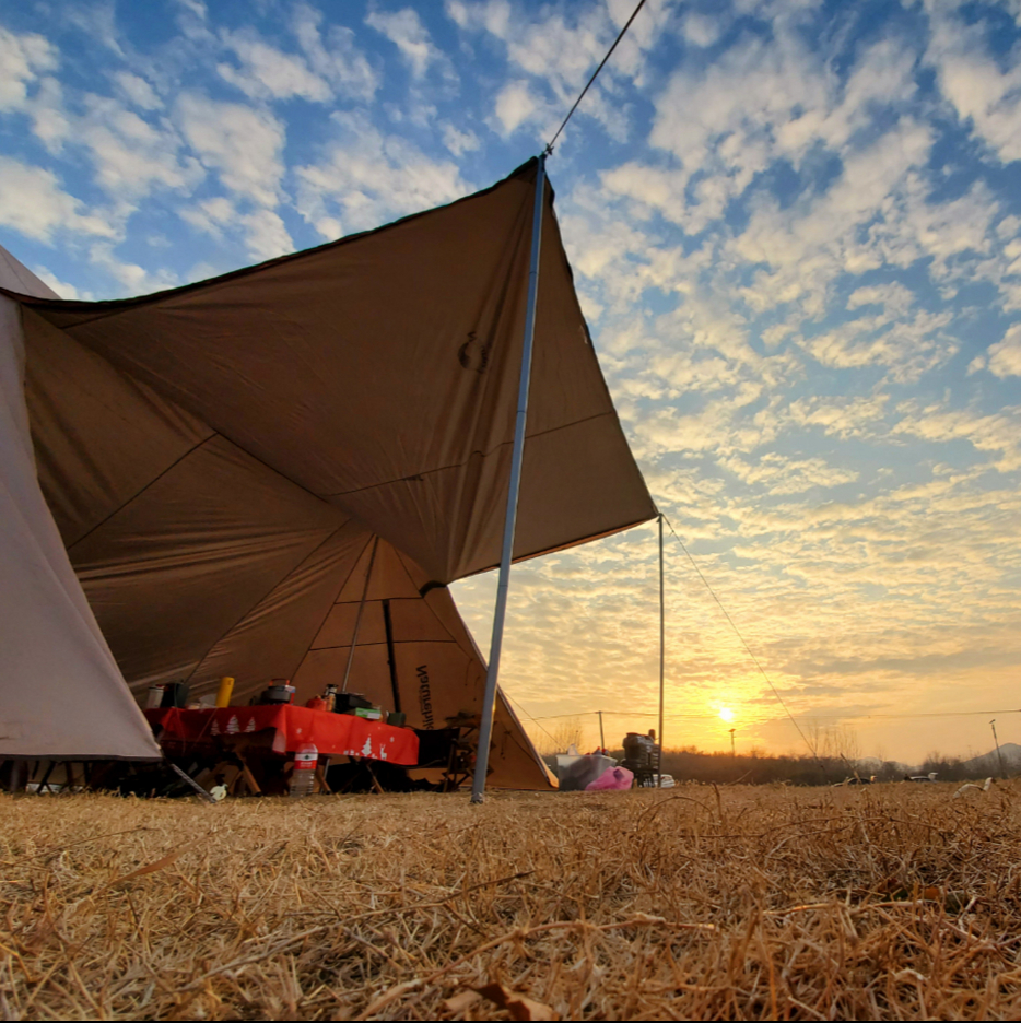户外露营女司机 