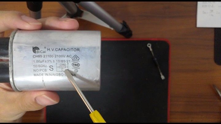 微波炉拆解检测之三__高压电容器与普通电容器有什么区别?