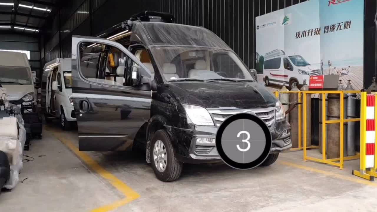 23.8万起大通v80房车,前三后二5座横床单层带中纱门中纱窗布局!