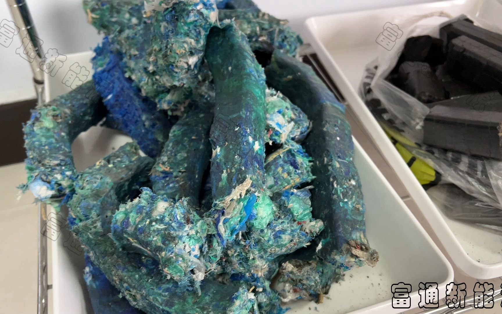 生物质成型燃料燃起乡村振兴新希望秸秆压块机和秸秆颗粒机完美助力...