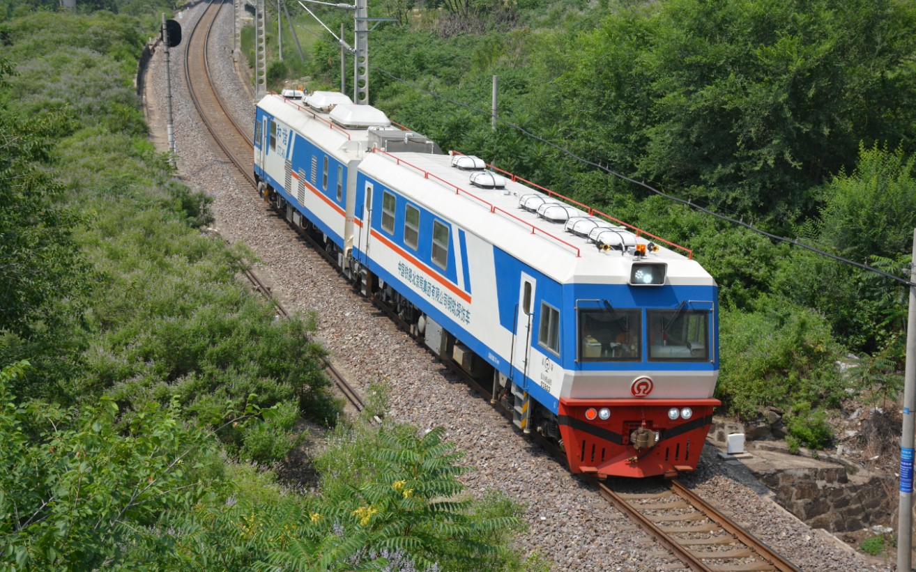 京原铁路 北京局GTC-80j钢轨探伤车 通过南观隧道