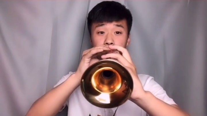 唢呐学校老师示范《百鸟朝凤》,各种鸟叫模仿的惟妙惟肖
