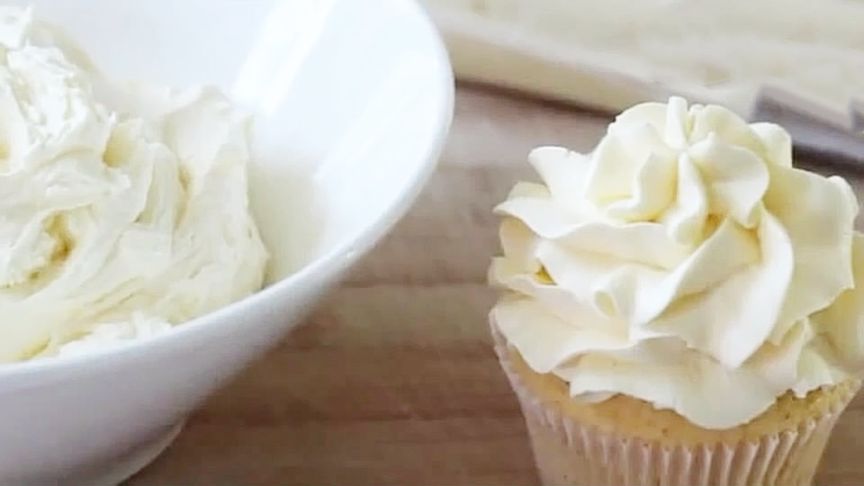 原来蛋糕上的奶油制作方法这么简单,再也不用花钱买,自己就能做
