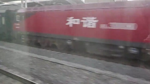 保定站上,Z1和T254意外相遇,究竟谁才是火车界的王者?