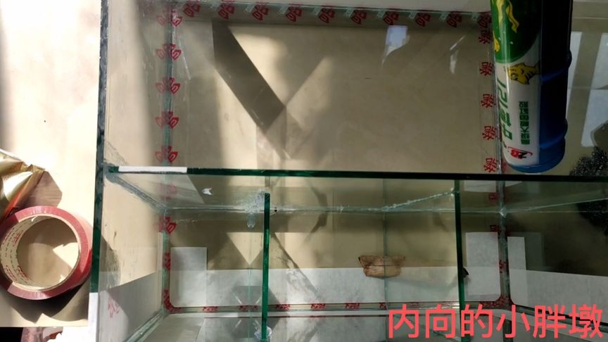 鱼缸裂了,用窗户玻璃再做一个
