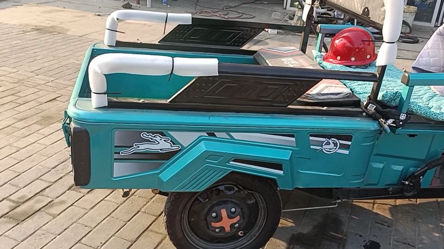 卖了一个月的电动三轮车,今天车主来说卖他的时候这个圈就变形了