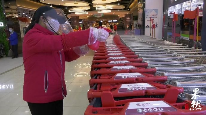 视频丨热成像体温测量仪上阵!德百大楼一楼、负一楼恢复营业