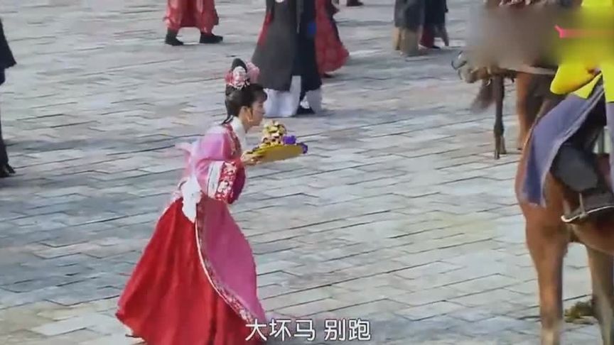 新还珠格格中赵丽颖出场真是太漂亮了,是人们心中的完美格格没错