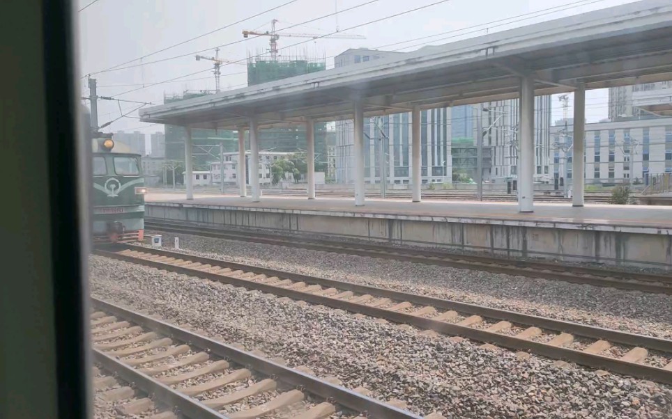 芜湖站,k655次列车启动会西瓜中欧班列