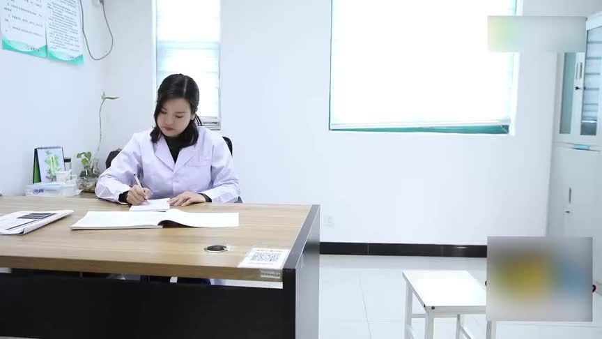 男性患者去看病,见到女医生张口就叫妈妈,好尴尬