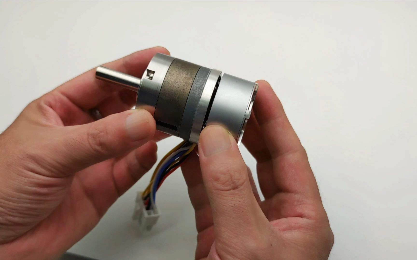 无刷外转子齿轮减速电机是这个样子的-Constar