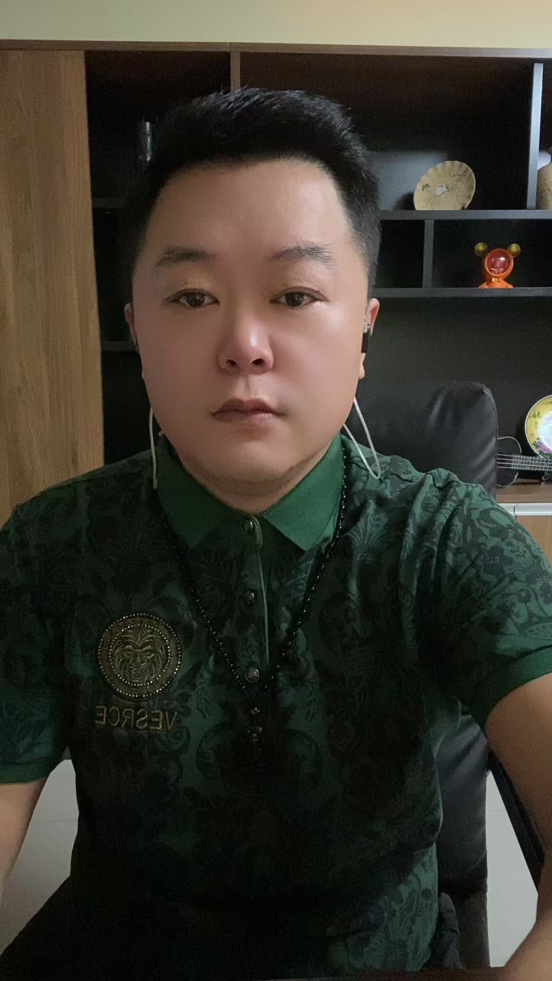 今天下雨有点冷,唱个老歌升升温