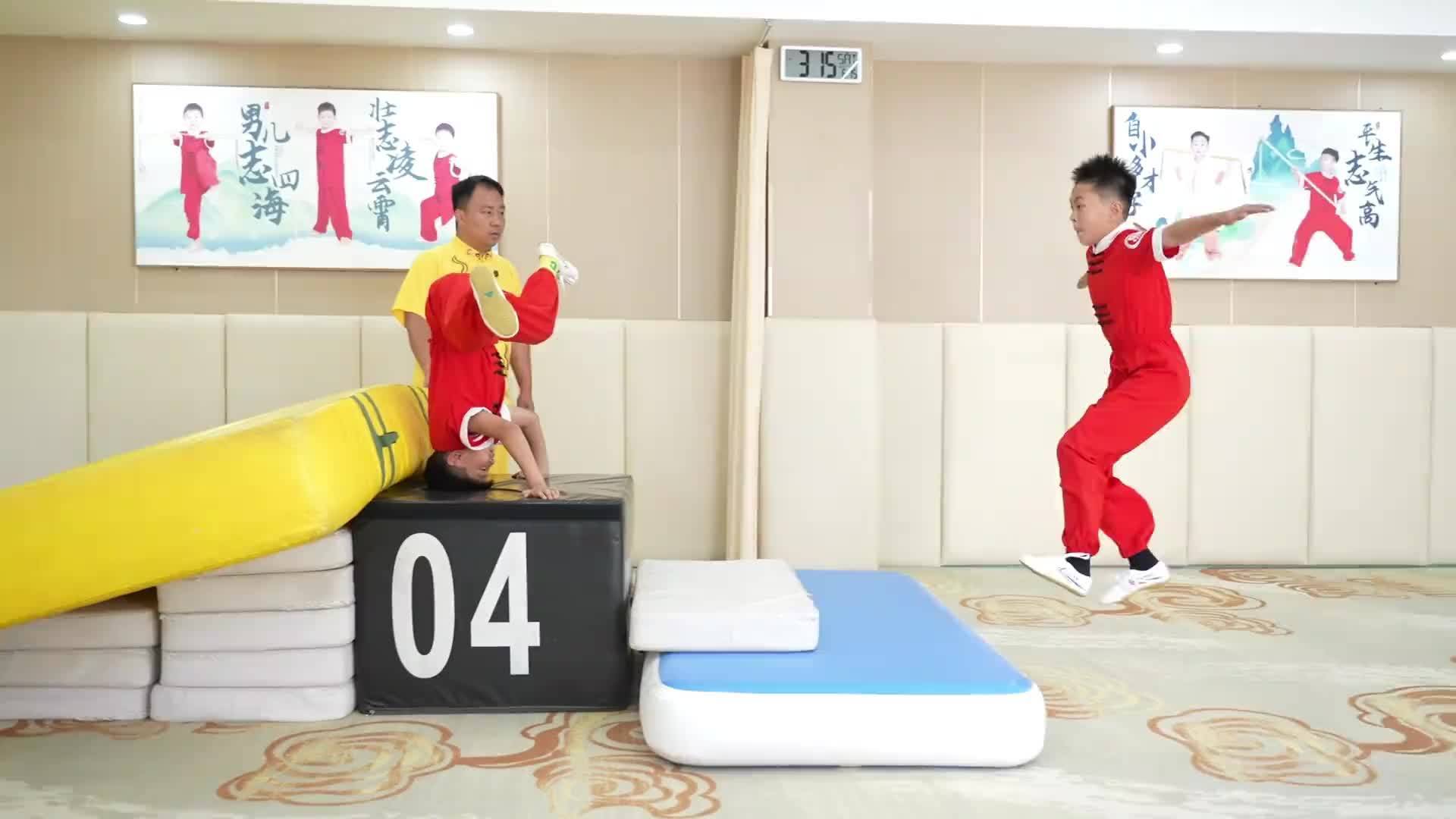 ...不一样,每次出场都有惊喜! #暮登武苑 #中国功夫 #少儿武术 #课堂实录