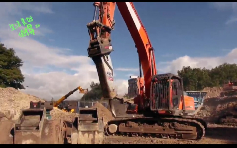 挖掘机如何换头,换头后变成破碎机,破锤机,来看看怎么换的