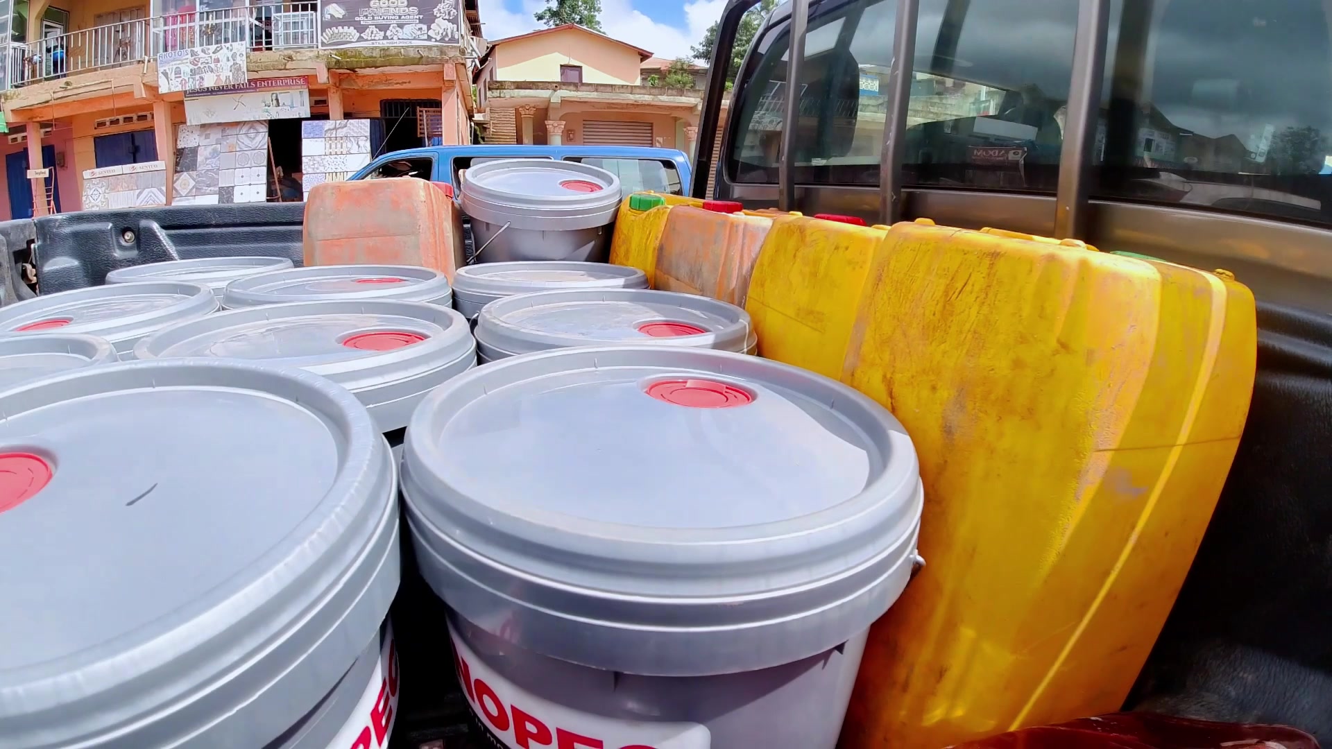 在Subin的常规售后服务 《走进非洲》第282集 我们的技工师傅们在...