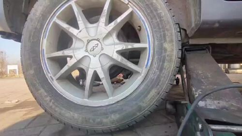 更换刹车片是技术活车主动手能力再强也不要模仿不然后悔莫及