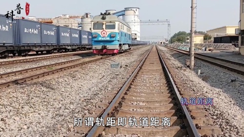 火车轨道的轨距,为何只有1.435米宽?修宽点火车行驶不是更