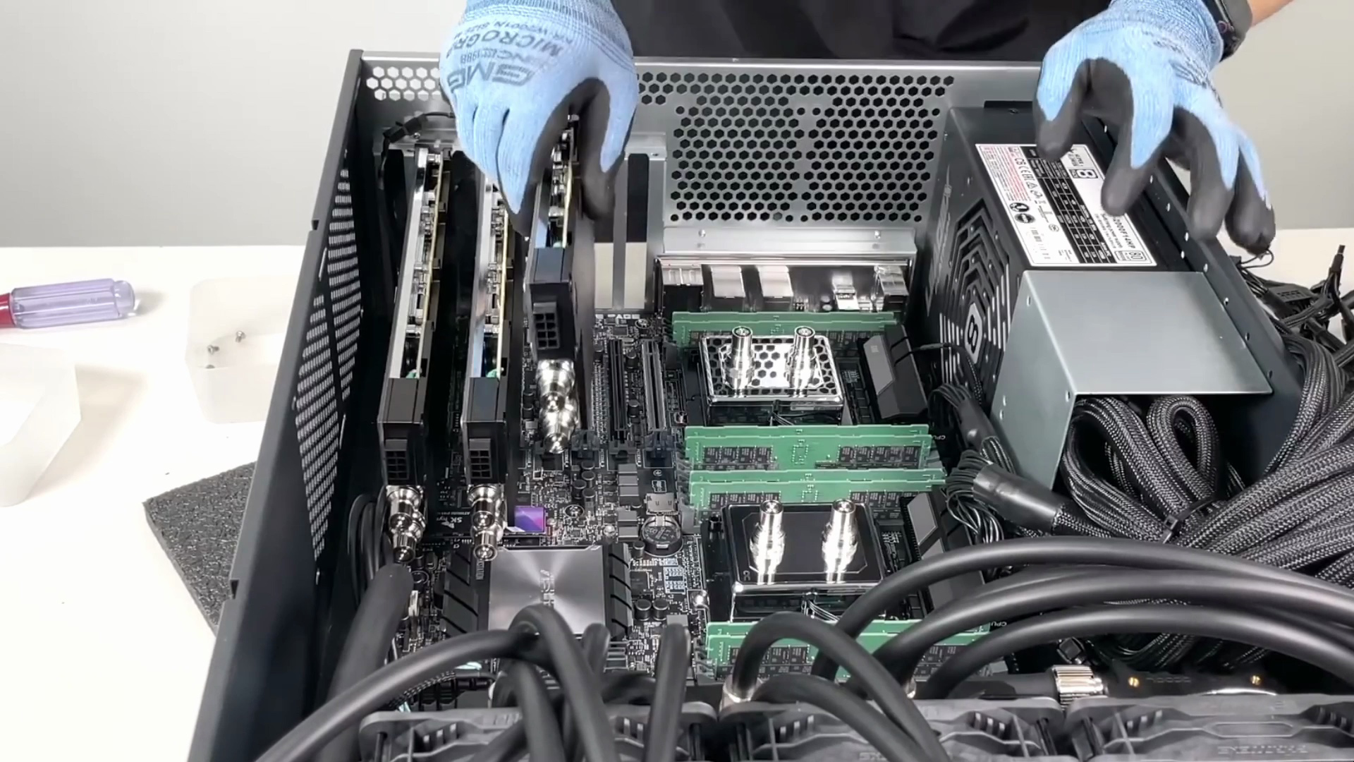 好兄弟送了我四张没接口的显卡,我要他干啥