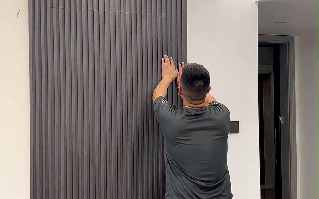 相当不错的实木格栅隐形门