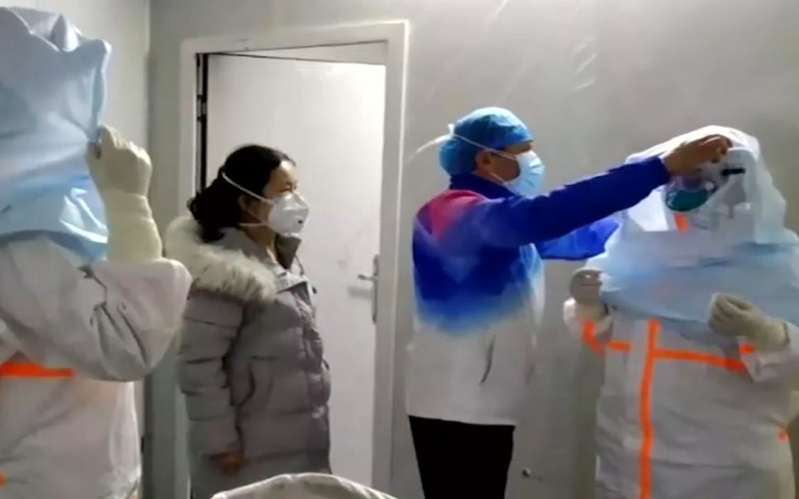 每天面对疑似患者打喷嚏,这些护士令人心疼