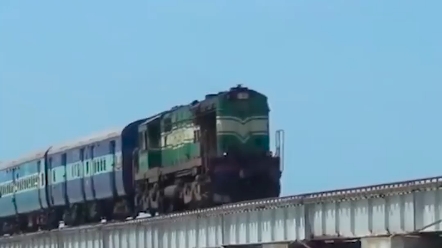 往海南开的火车是怎样过海的