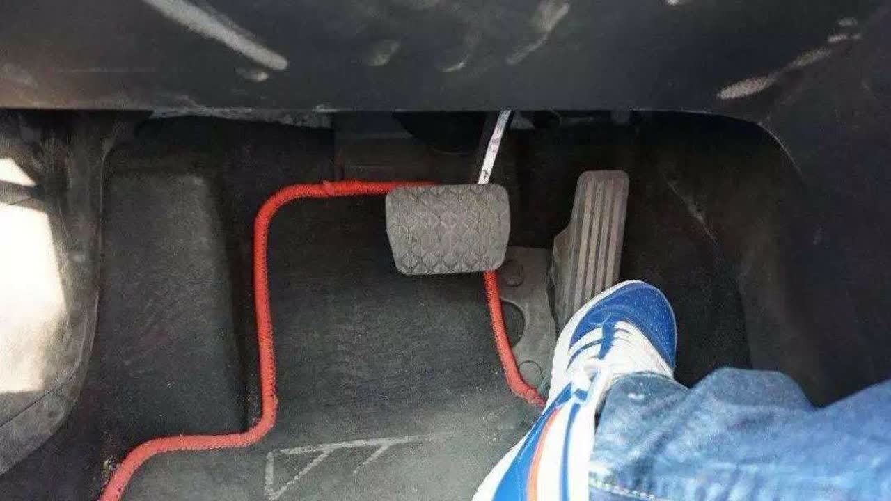 自动挡能左脚刹车右脚油门吗?没那么简单