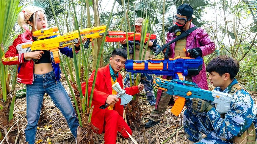 CS真人版:漂亮小姐姐将坏蛋击伤,战斗精彩不断!