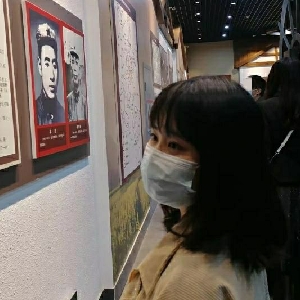 小韩爱吃蛋黄酥 