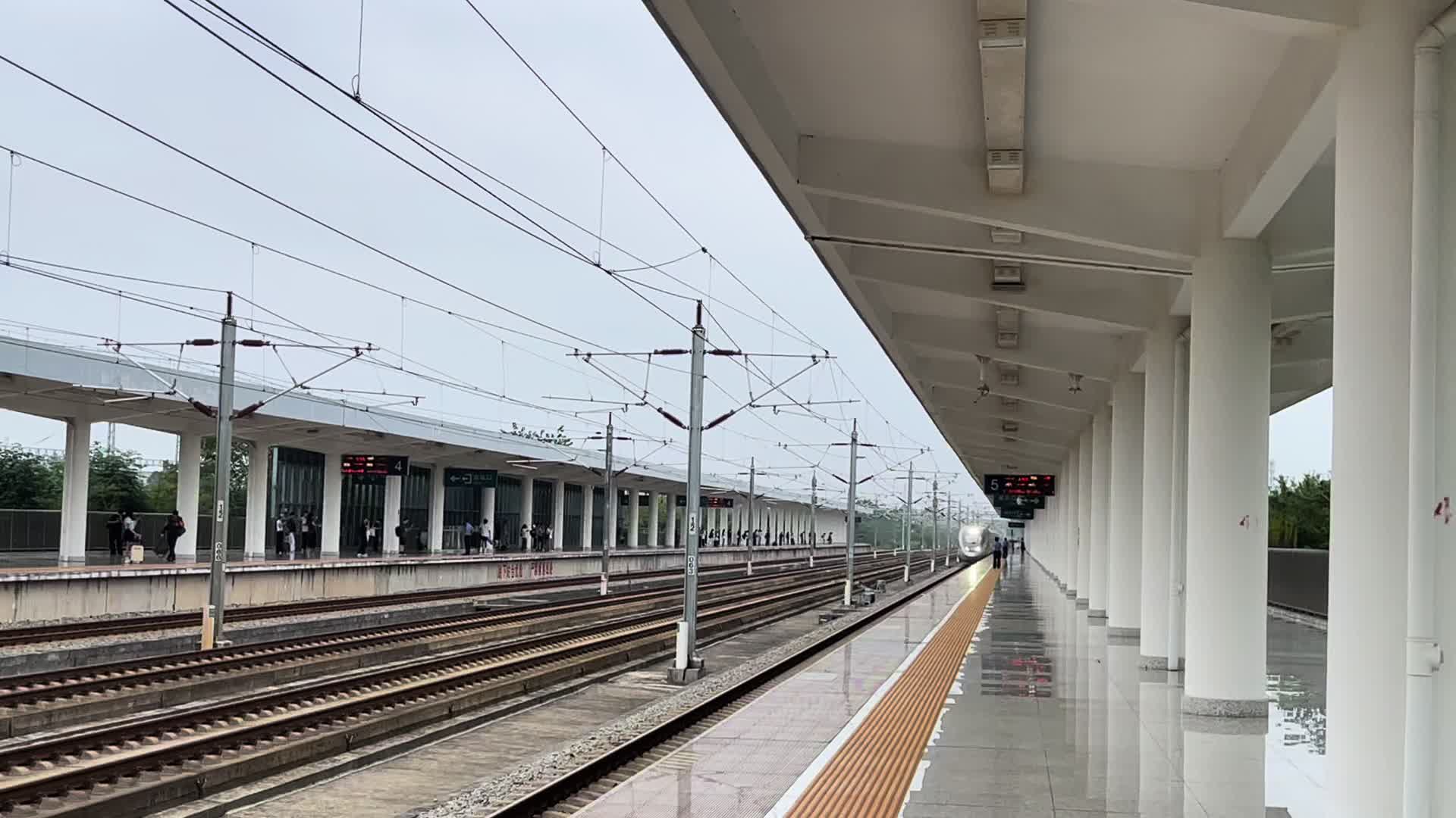 ...到吉安西,中途停靠杭州西、千岛湖、黄山北、景德镇北、鄱阳、南昌...