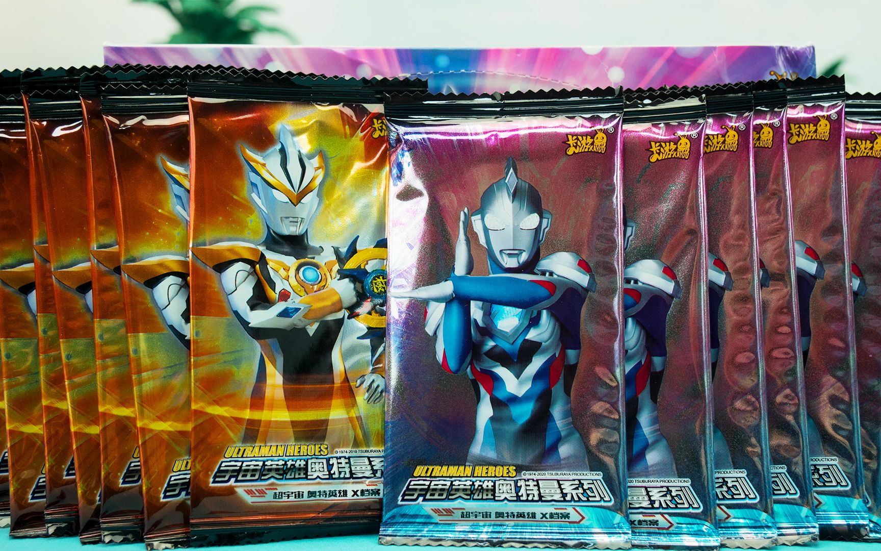 奥特曼卡片:第19弹和20弹1元包拆卡对比