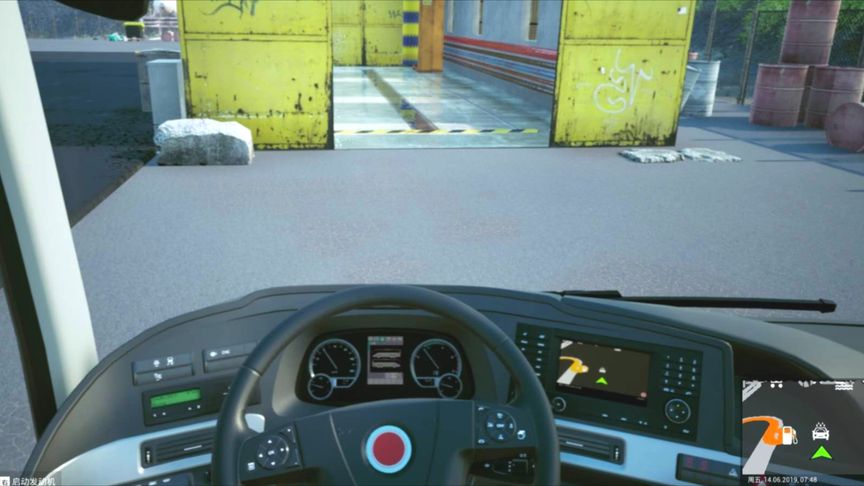 轩银在这里:开着大巴车去做保养,洗车自动化,维修保养要预约