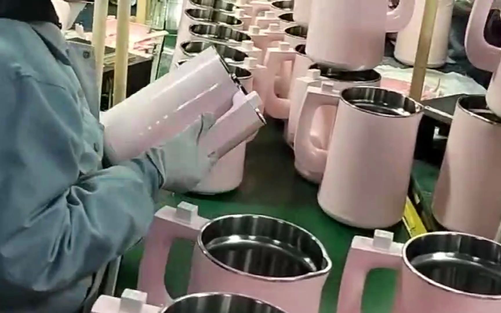 塑胶产品注塑加工生产车间实拍