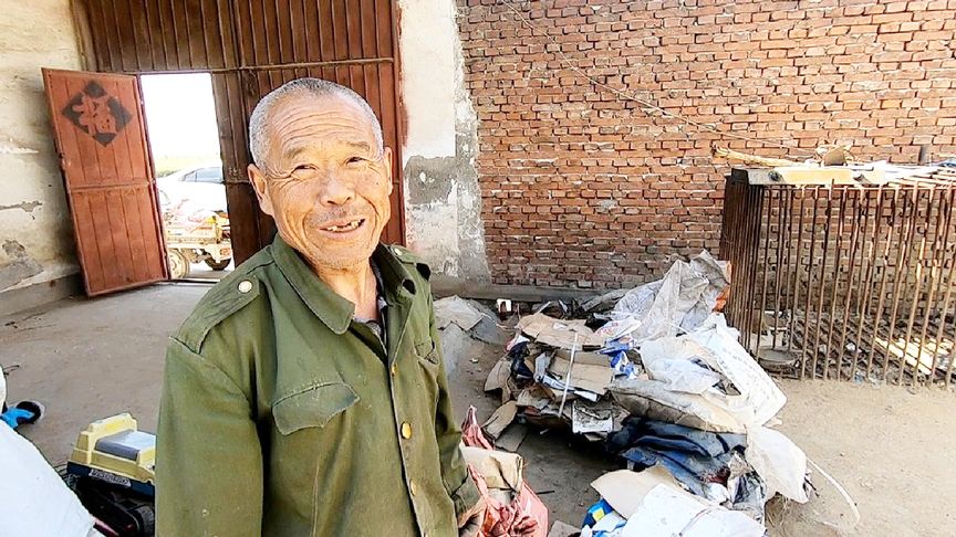 废纸箱现在多少钱一斤?农村收废品大爷来告诉你,肯定比你那里贵